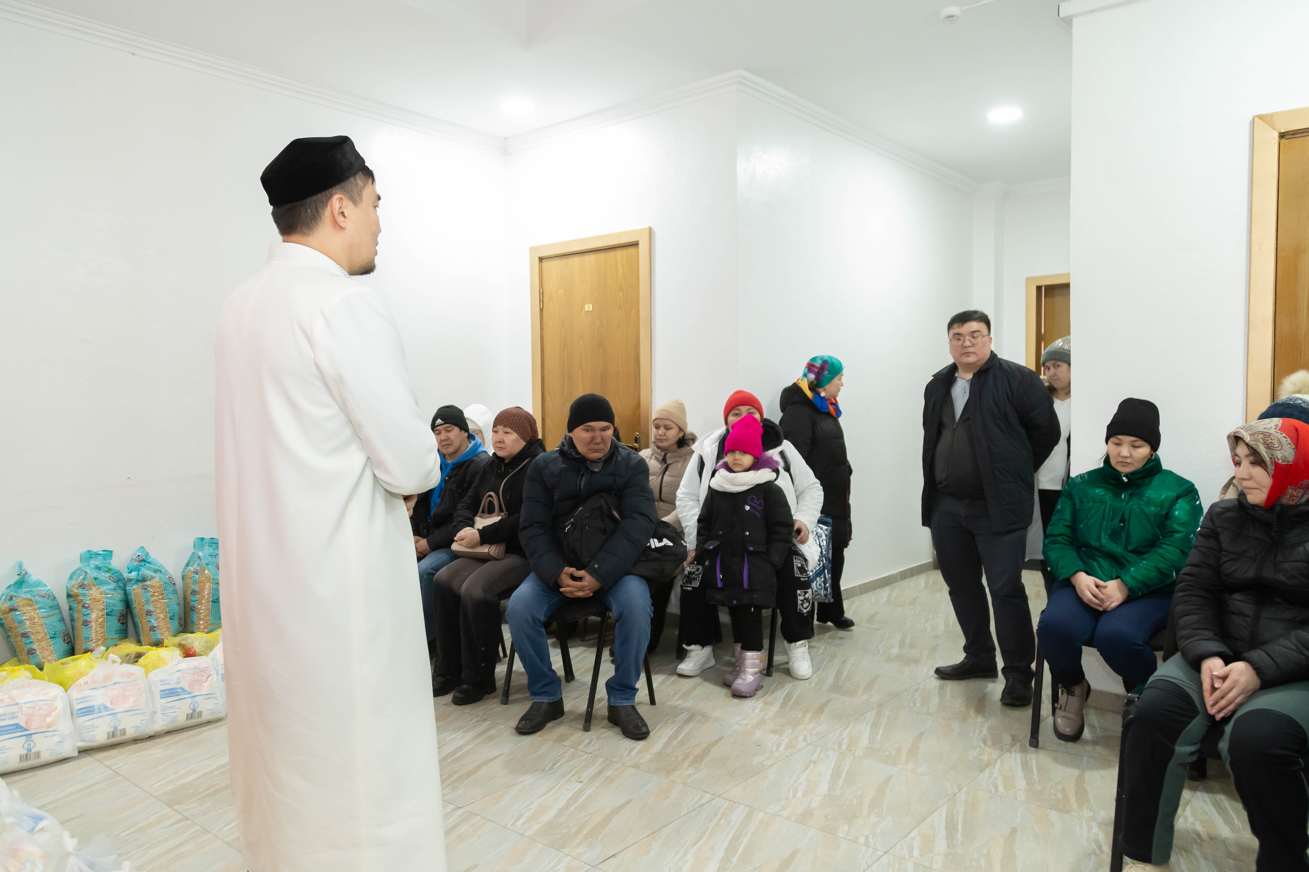 «Мейірімділік мекені»: 20 отбасына азық-түлік табысталды (фото) - Ummet.kz- Үмметпен бірге!